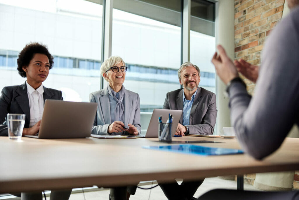 8 things HOA management companies must have before you hire them (plus ...